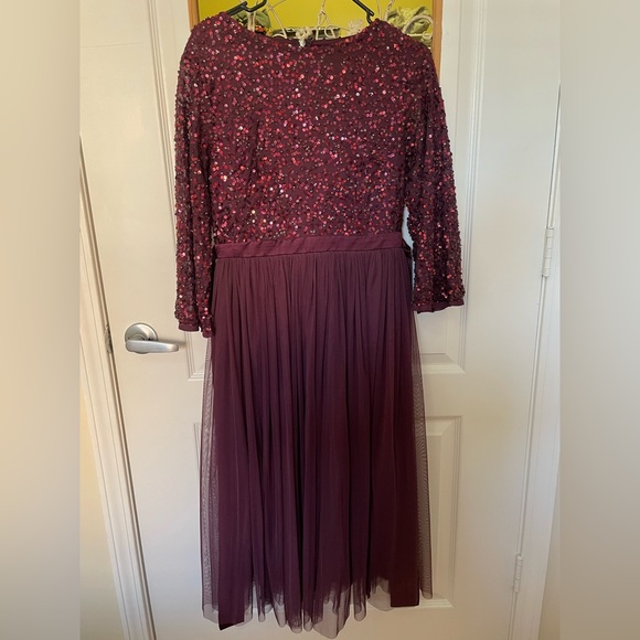 Maya | Dresses | Maya Deluxe Sequin Midi Dress | Poshmark